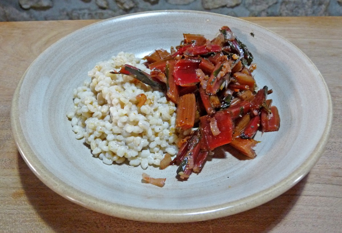 Poêlée de côtes de blettes rouges et orge perlé crémeux | Loetitia ...